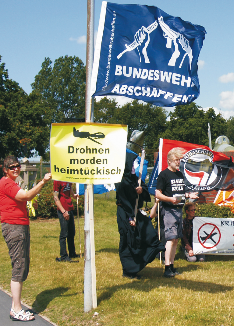 Fahne “Bundeswehr abschaffen” | Initiative Bundeswehr abschaffen